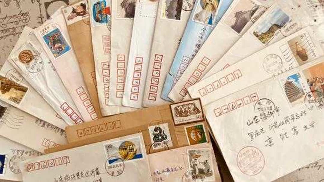 80后大叔给大家展示,曾经少年时的他收藏的邮票,真是满满的回忆