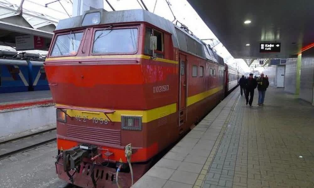 中国开往俄罗斯的火车,为何一到俄罗斯境内必须更换车轮?