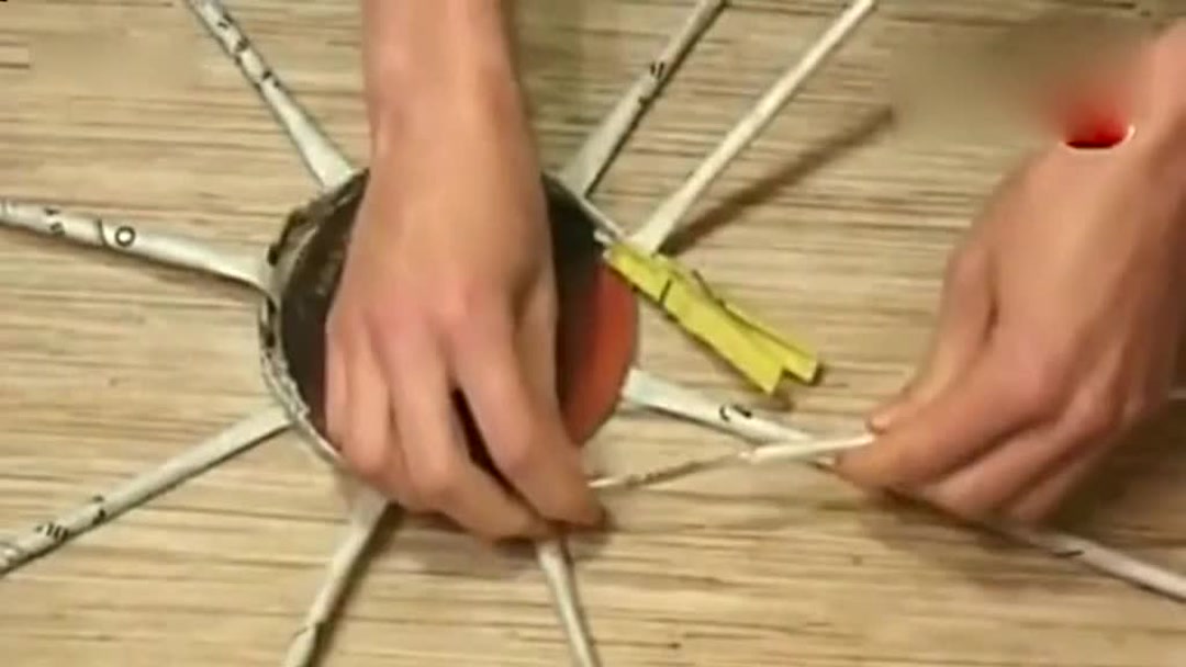 手工竹编视频教程 DIY手工制作 怎么编织纸筐