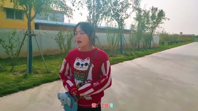 好歌分享:《弯弯的月亮》声线迷人,独具风韵