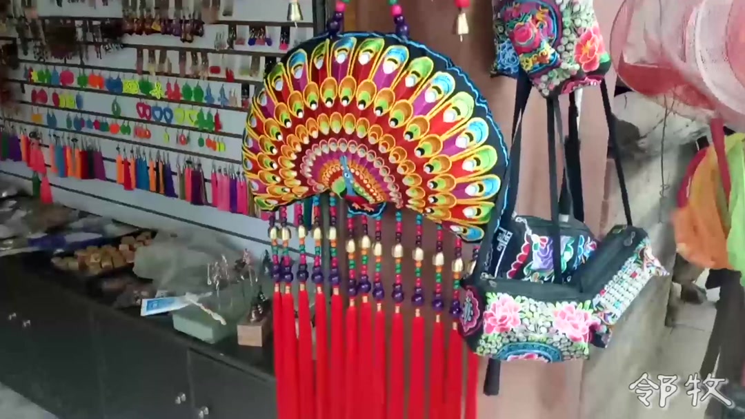 村民背负巨额债务重建民宿,仅3年收入翻3倍 | 单车游全国