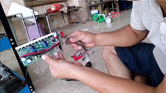 二轮电动车突然间就开不动了,小师傅手把手教你快速锁定故障点!