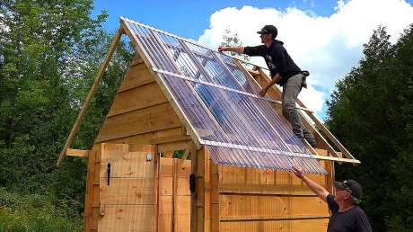 在森林修建木头房子,屋顶铺上透明PVC板,这夜景无敌了!