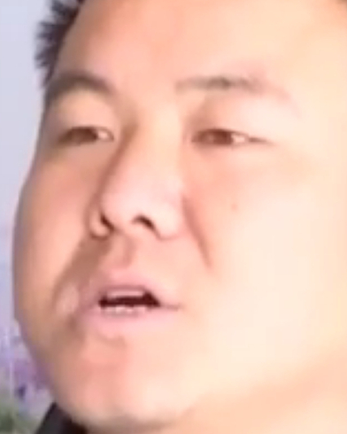 【19岁小伙网购假警服,随即穿上跑派出所撤销打架案】近日,云南楚雄,...