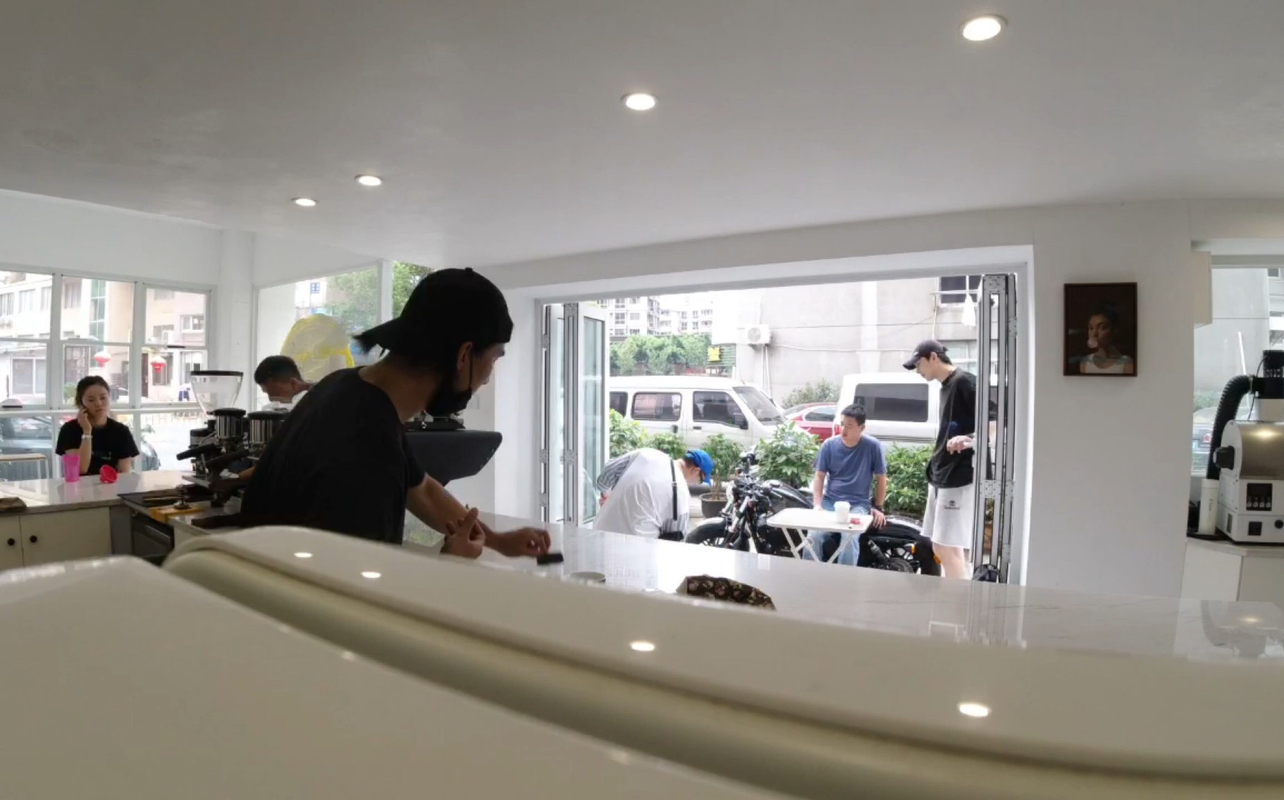 今天爆炸!2小时打完60杯咖啡.