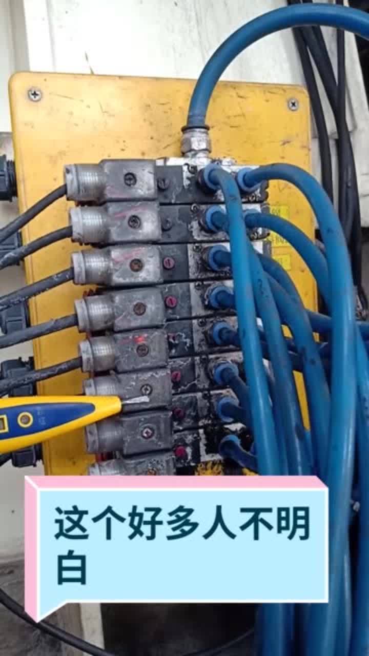 ...线看,阀门的动力来自风,风推动气缸动作的,后面的线是阀门的开度新号