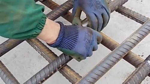 工地大哥做钢结构,钢筋直接用套丝拧好,都不用焊接了吗?