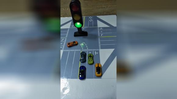 闯红绿灯过程的模拟