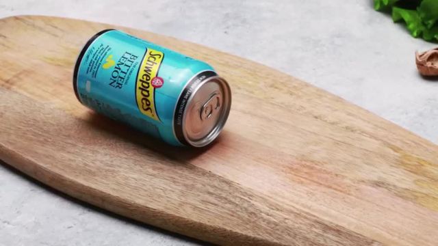 创意定格动画:水果梨变成玩具小人儿,画面太治愈了!