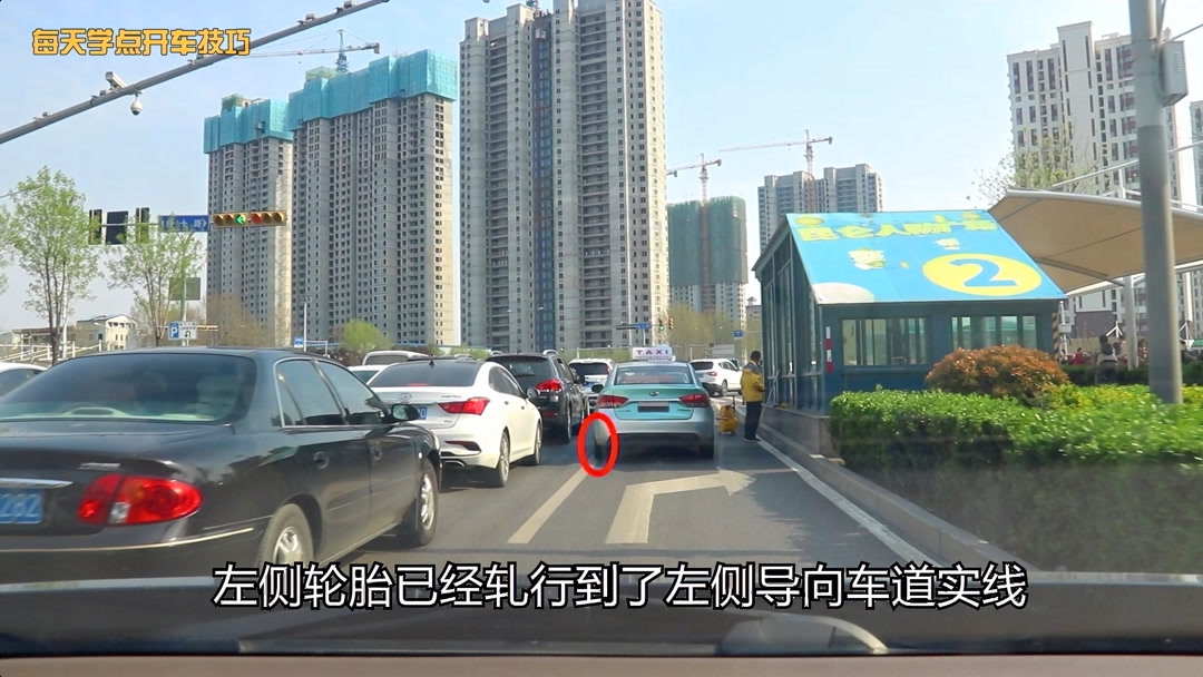 电子眼和摄像头都有的路口,出租车压实线这样行驶,会被拍处罚吗