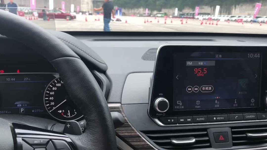 新天籁中控车机系统清晰度不错,相比雅阁和凯美瑞有什么优势?