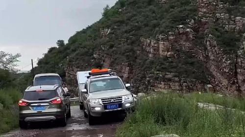 行车记录仪实拍:这就是SUV和越野车的差距!
