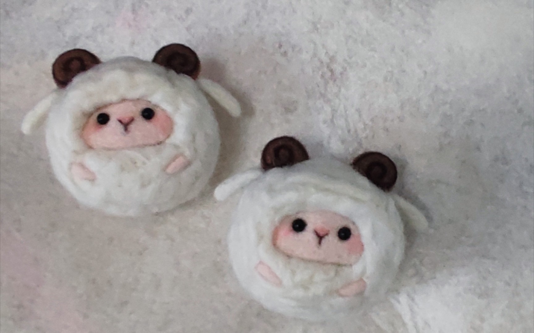 两只小羊的诞生～#羊毛毡戳戳乐#