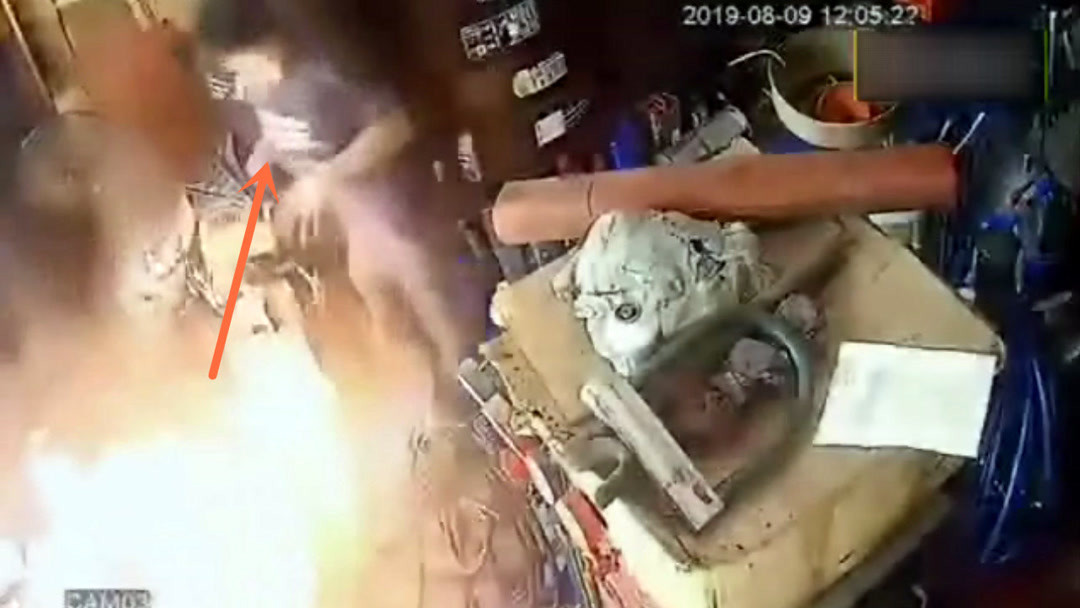 深圳致4死汽修店火灾原因查明!监控拍下大火猛烈燃烧画面