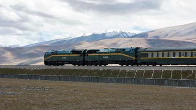 为什么西藏铁路不建双轨,而只建单轨的呢?今天算长见识了