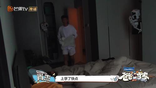 肖杰在家带娃,一大早为孩子做早餐,这手法好熟练丨爸爸