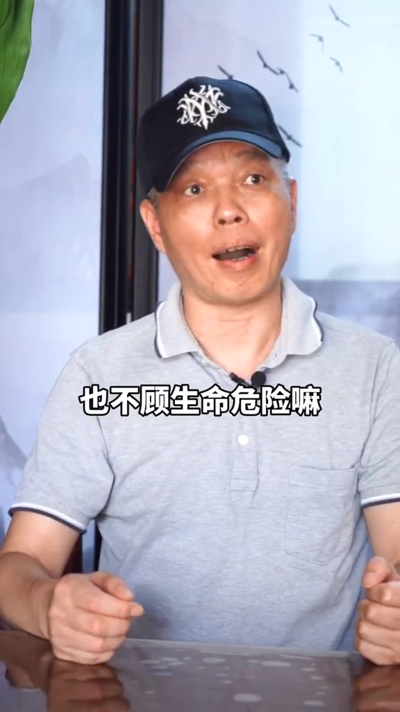 山顶上插着整个矿产最大的翡翠原石,没人挖得到!