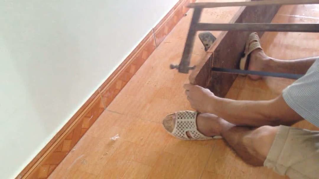 木工建木楼梯过程,如何制作纵梁和踏步的方法