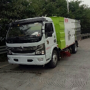 行走中的专用车 