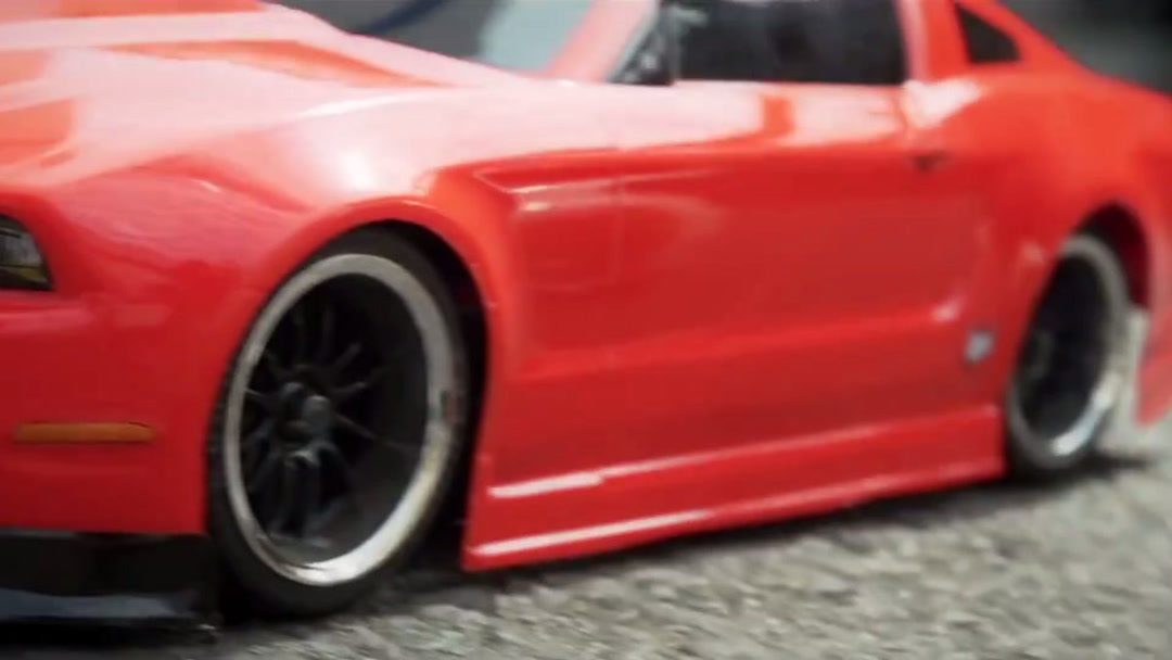 还在用电脑玩极品飞车么?看看老外的新玩法吧