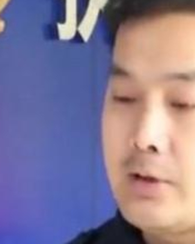 【小偷雾中行窃以为监控拍不到!警方:清楚着呢】近日,南京一辆未锁...