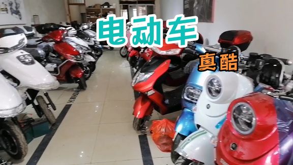 来修车,修车店里的电动车好酷,好漂亮,最重要是周杰伦代言的