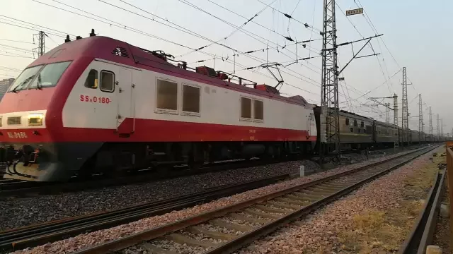 SS9G0180牵引K45次列车出德州站1站台 20190101 15:56 德州站南...