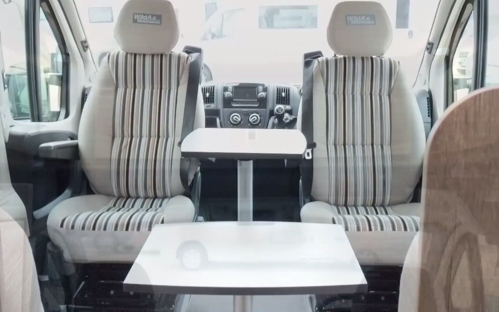 雪铁龙短轴高顶B型房车 - 英式布局、4.99米、后置厨卫