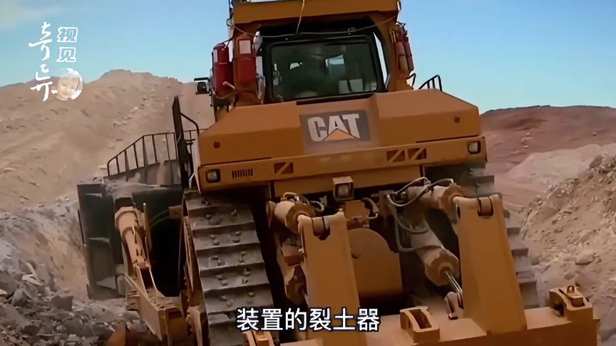 世界上最大的推土机,一铲可以推土60多立方,简直是开山神推