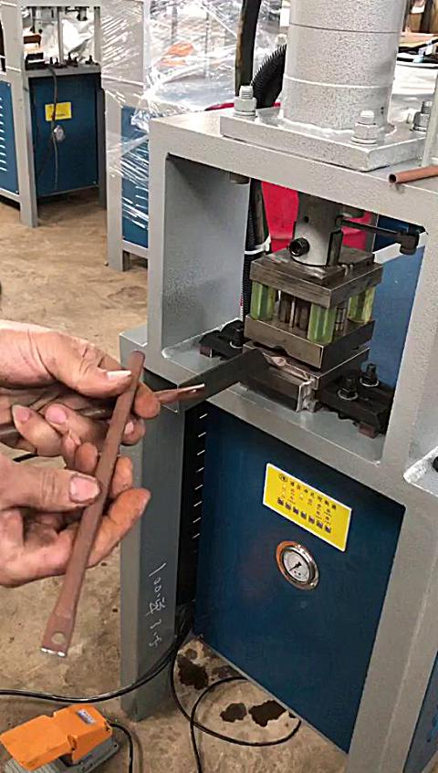 圆管冲孔压扁一次成型