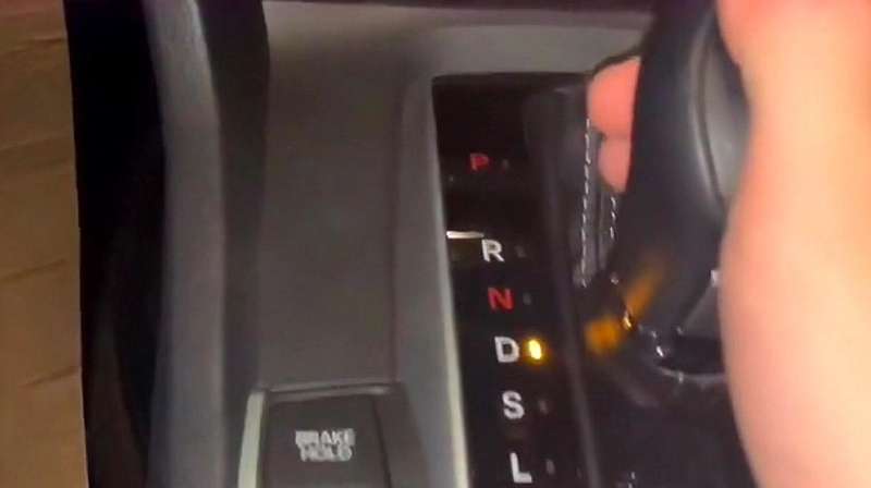 自动挡车的正确挂挡方式详细讲解,这样可以让你的车多开几年