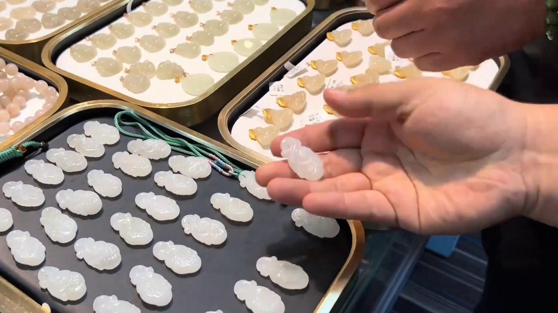 珠宝公司出现“内鬼”,2员工偷500万货长期未被发现,最终被抓