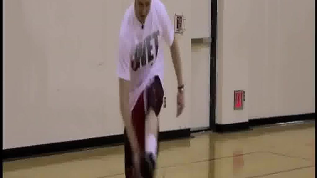 篮球教学视频 篮球过人技巧教学 篮球变向技巧