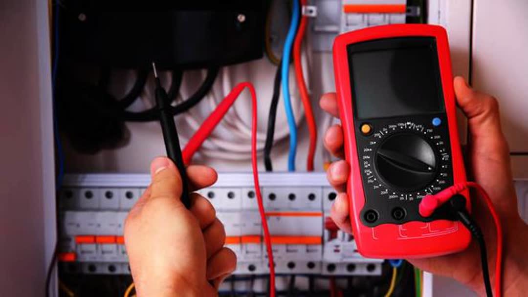 电工又一绝活:家里漏电了,如何判断是哪根电线漏电?方法很简单