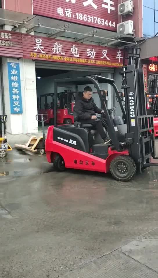 纯电动叉车2.5吨操作视频
