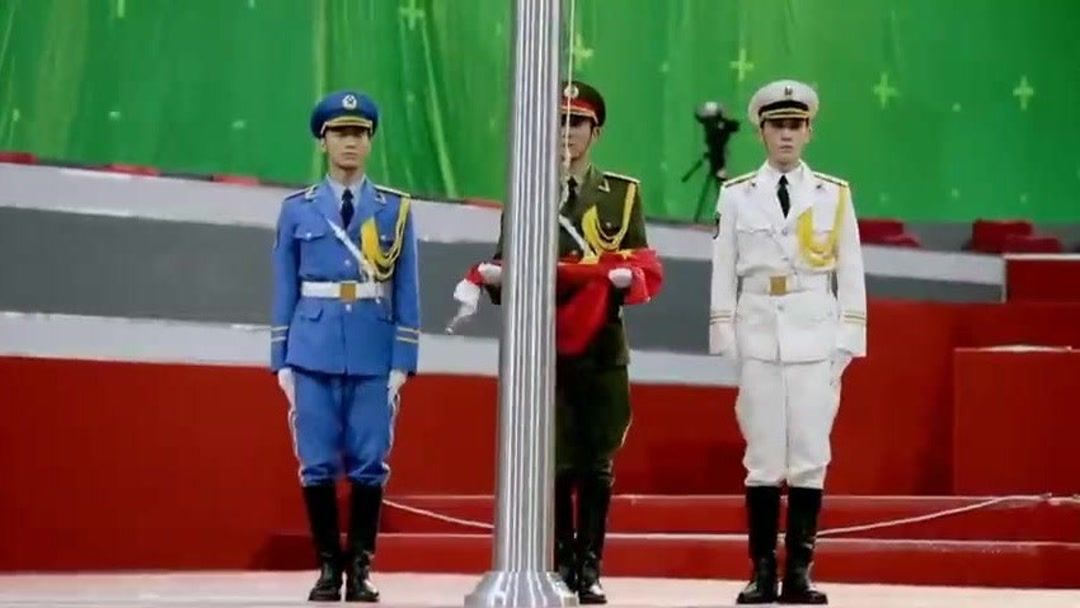 《我和我的祖国》朱一龙杜江排练升旗、队列