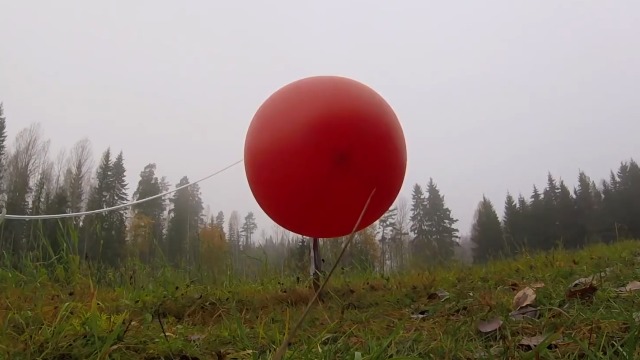 气球充满氧气和乙炔会怎样?老外实验,1分钟后场面失控了