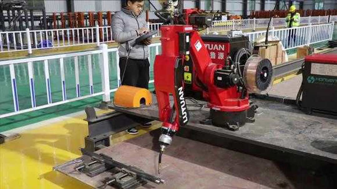 盖梁骨架片焊接机器人 双七轴设计独创的龙门式结构 速度杠杠的!