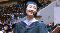 大学毕业典礼上,学姐突然唱起《时间煮雨》让人泪目!网友:把典礼当...