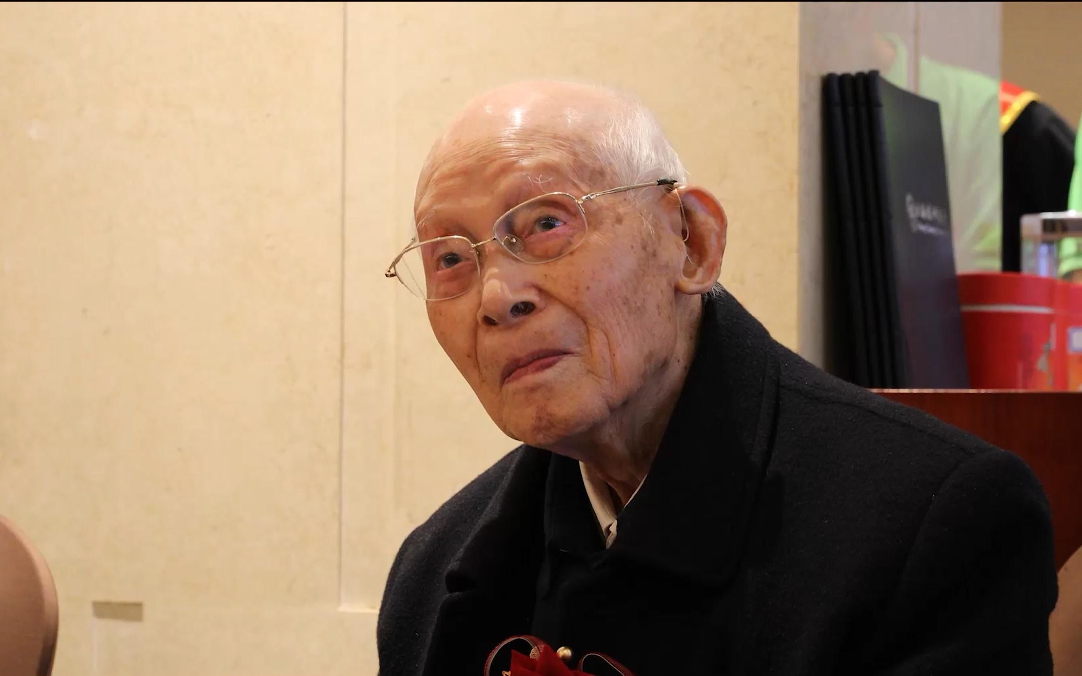 我国首架无人机设计制造者文传源先生生前珍贵影像