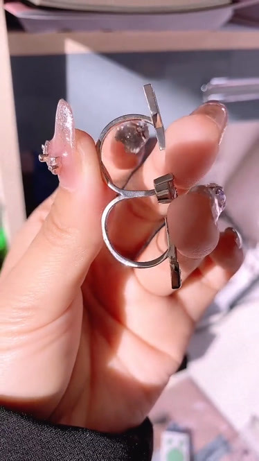 原谅我没有见过世面,这戒指到底该怎么戴呀?