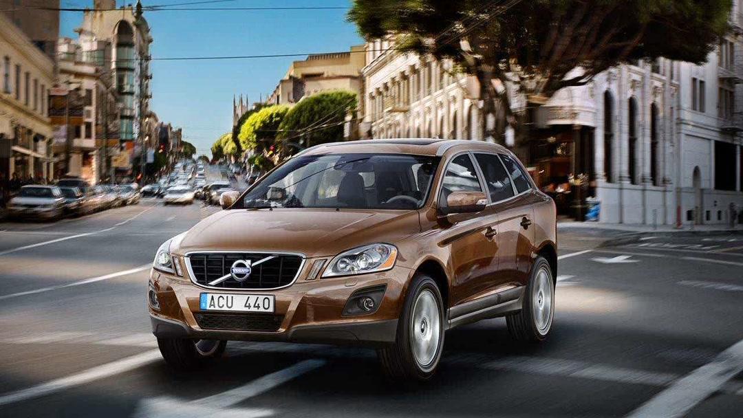 沃尔沃碰撞测试,老外真人真车测试,难怪连车标都是安全带?