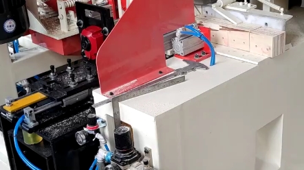 #双面刨刀打钉切墩锯 #全自动模板脚墩机@德飞木工机械设备制造厂