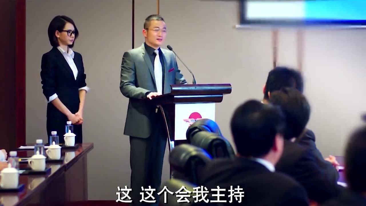 穷小伙竟和总裁长得一模一样,从此走上人生巅峰