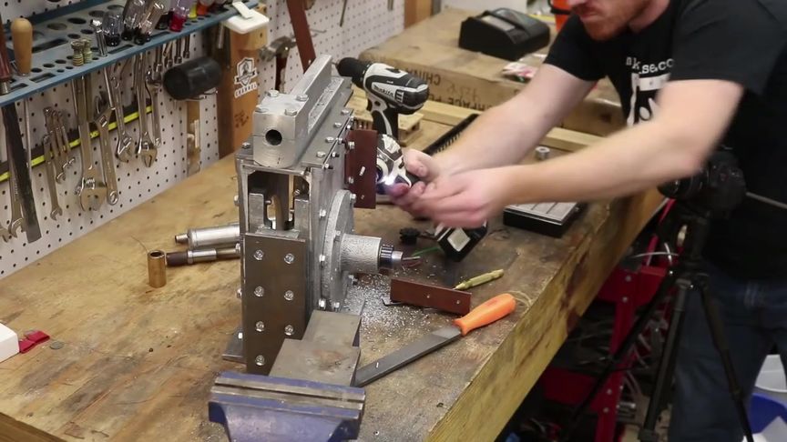 打造一台链条传动齿轮的成型机