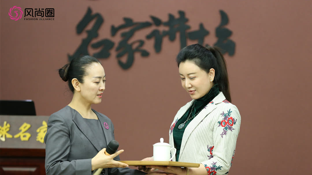 礼仪培训师服务礼仪培训人员基本仪态学习-坐姿礼仪