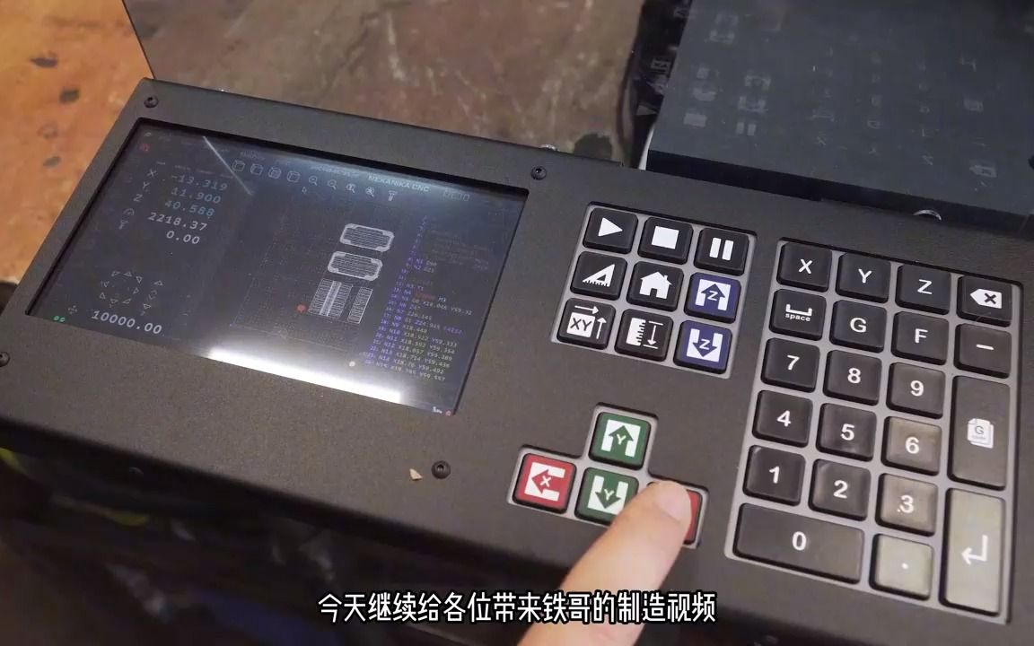 手工大神用翻砂倒模做了一把打铁专用“软锤”,成品就像艺术品!
