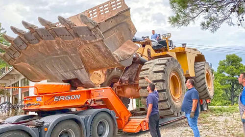 不多见的超级工程机械,果真是车中巨无霸,价值不菲