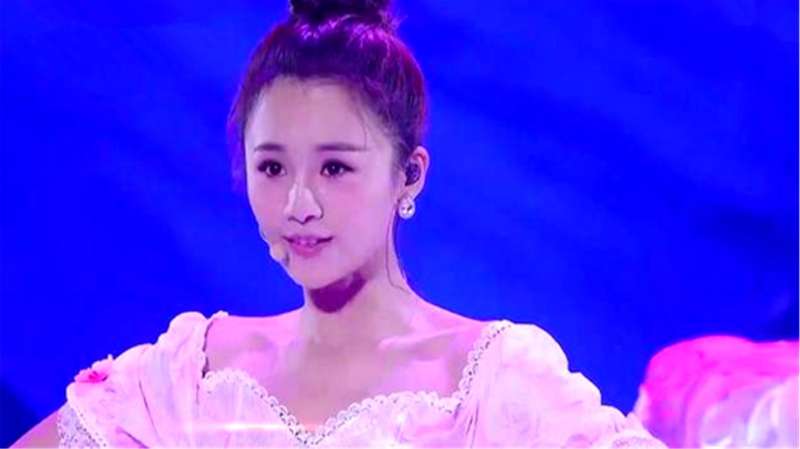 安悦溪娃娃音演唱《你的微笑》,瞬间惊艳到陈赫,声音简直太萌了