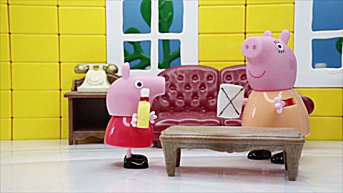 猪妈妈给佩奇讲解,用酒精消毒的注意事项